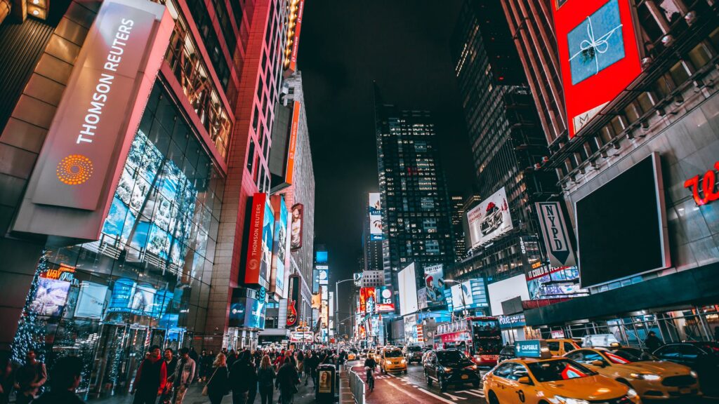 Why Programmatic DOOH is more effective than DOOH for buyers