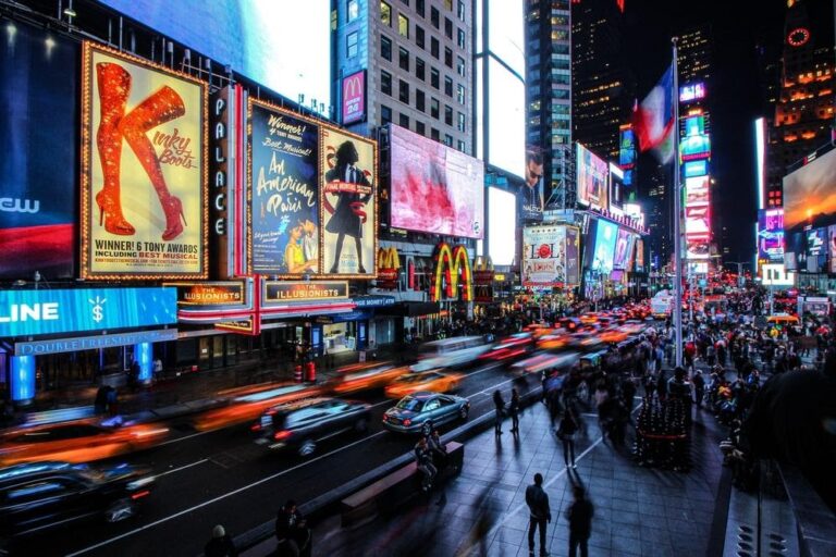 5 Astounding Digital OOH Examples that will inspire you